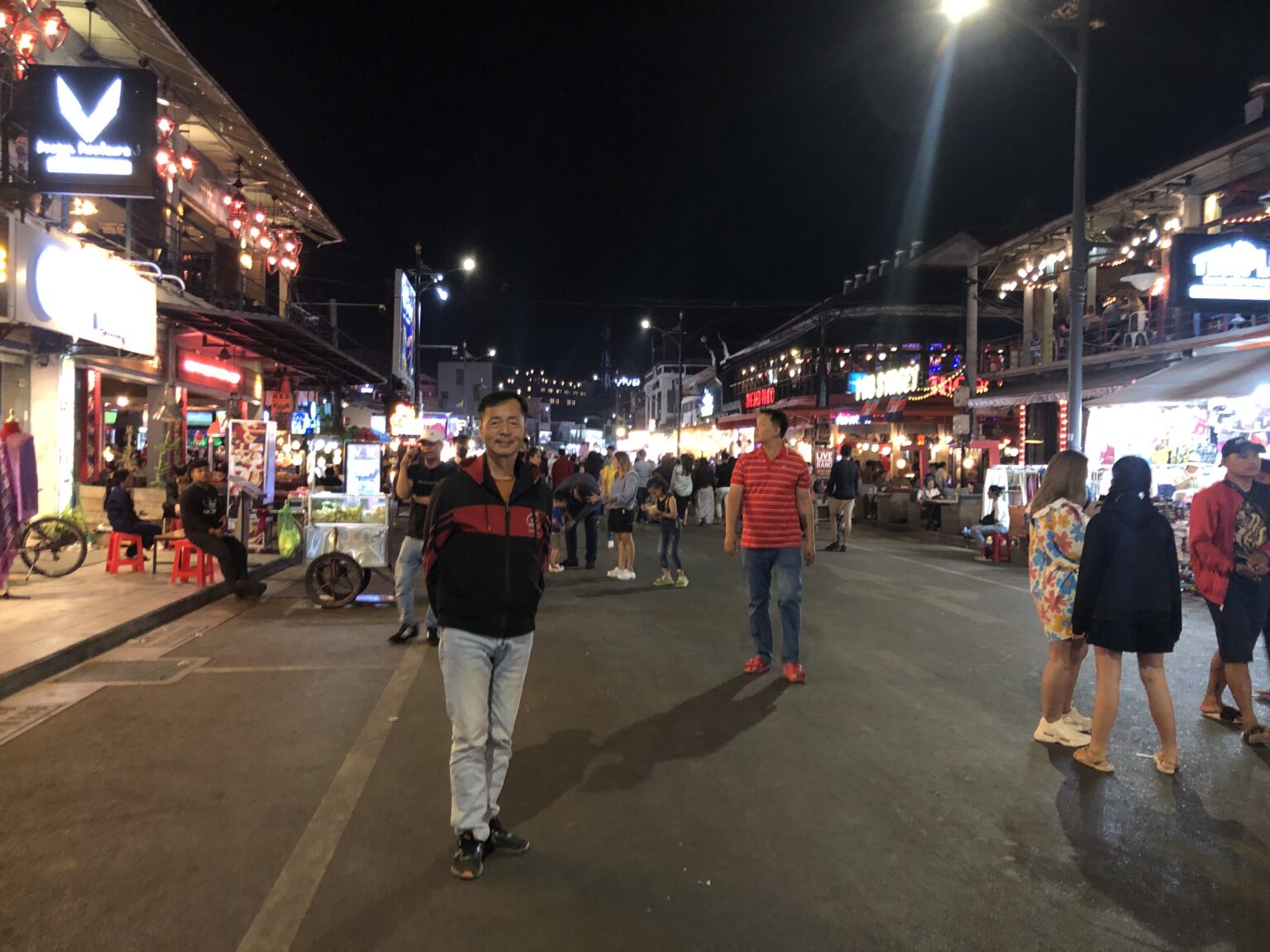 【観光客が帰ってきた】2023年シェムリアップのパブストリート | JECSAカンボジア