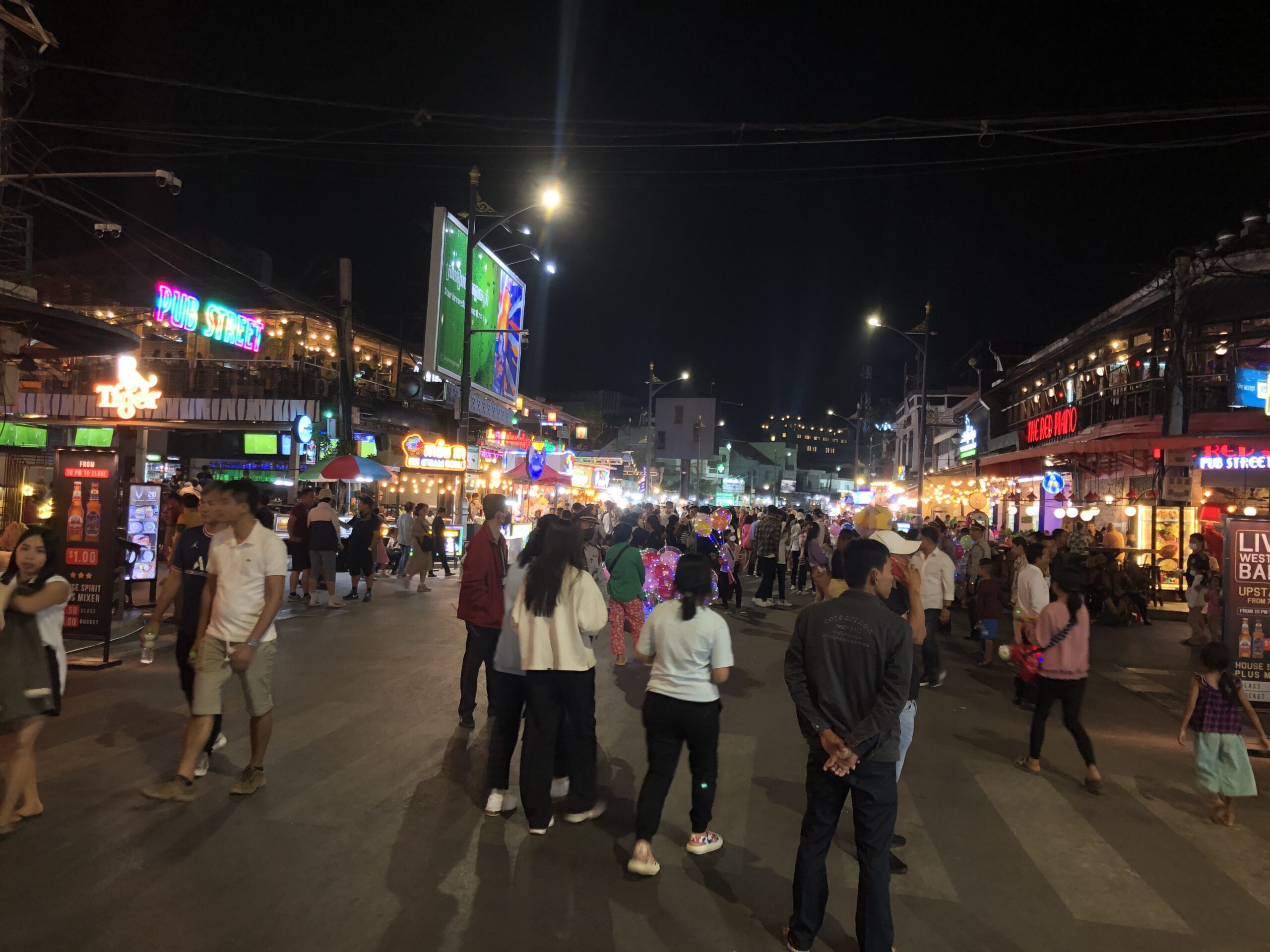 【観光客が帰ってきた】2023年シェムリアップのパブストリート | JECSAカンボジア