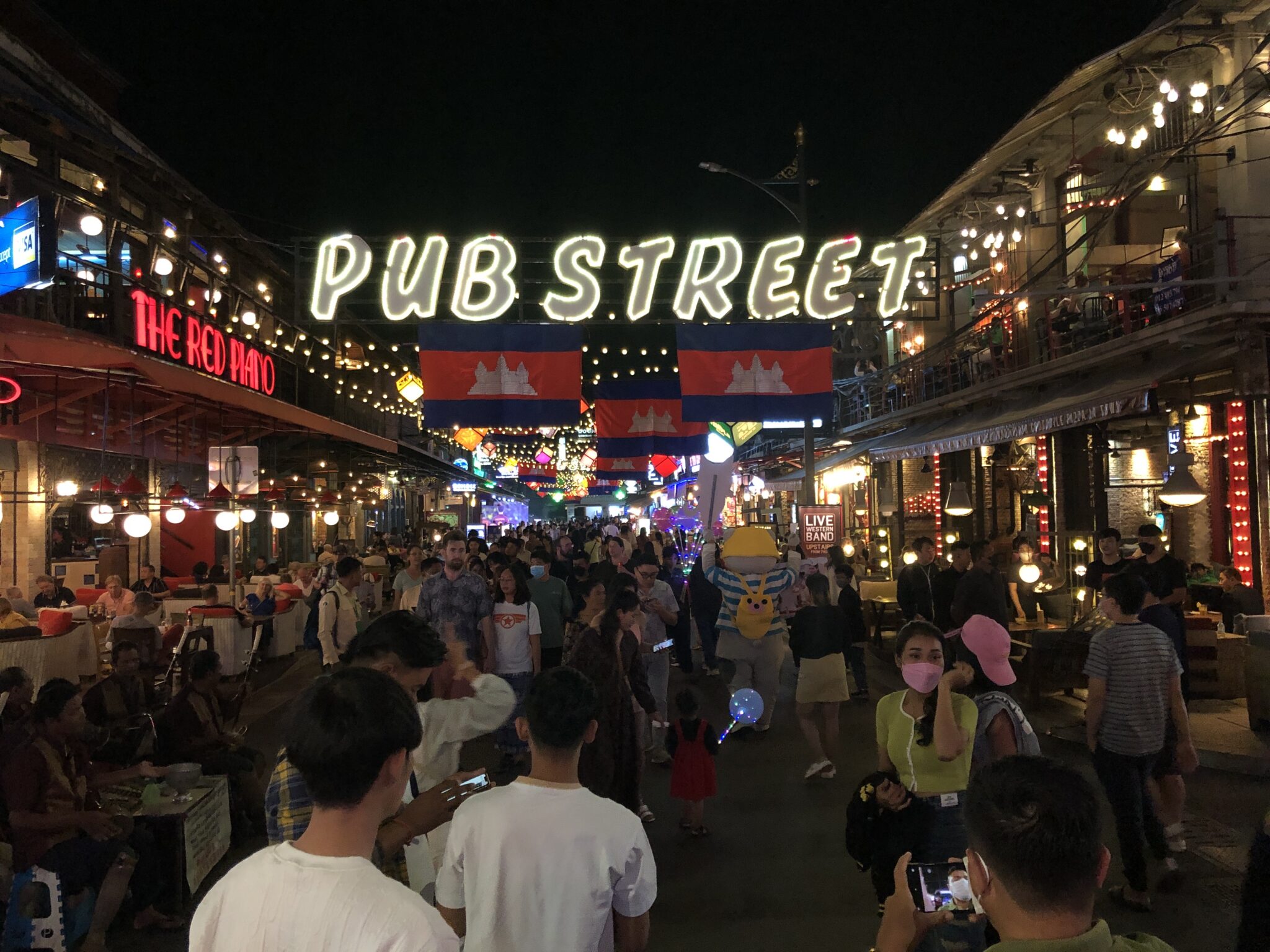 【観光客が帰ってきた】2023年シェムリアップのパブストリート | JECSAカンボジア