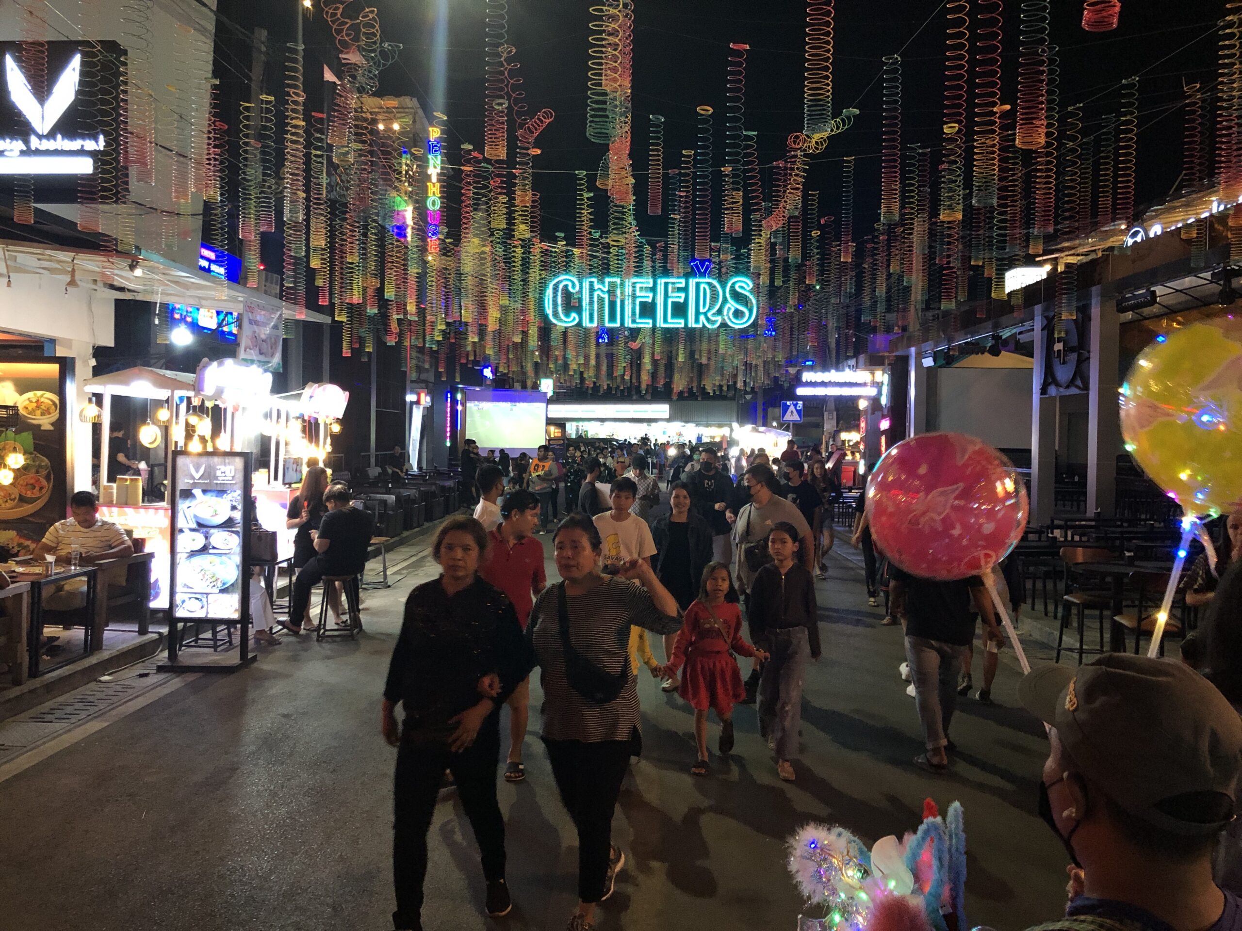 【観光客が帰ってきた】2023年シェムリアップのパブストリート | JECSAカンボジア