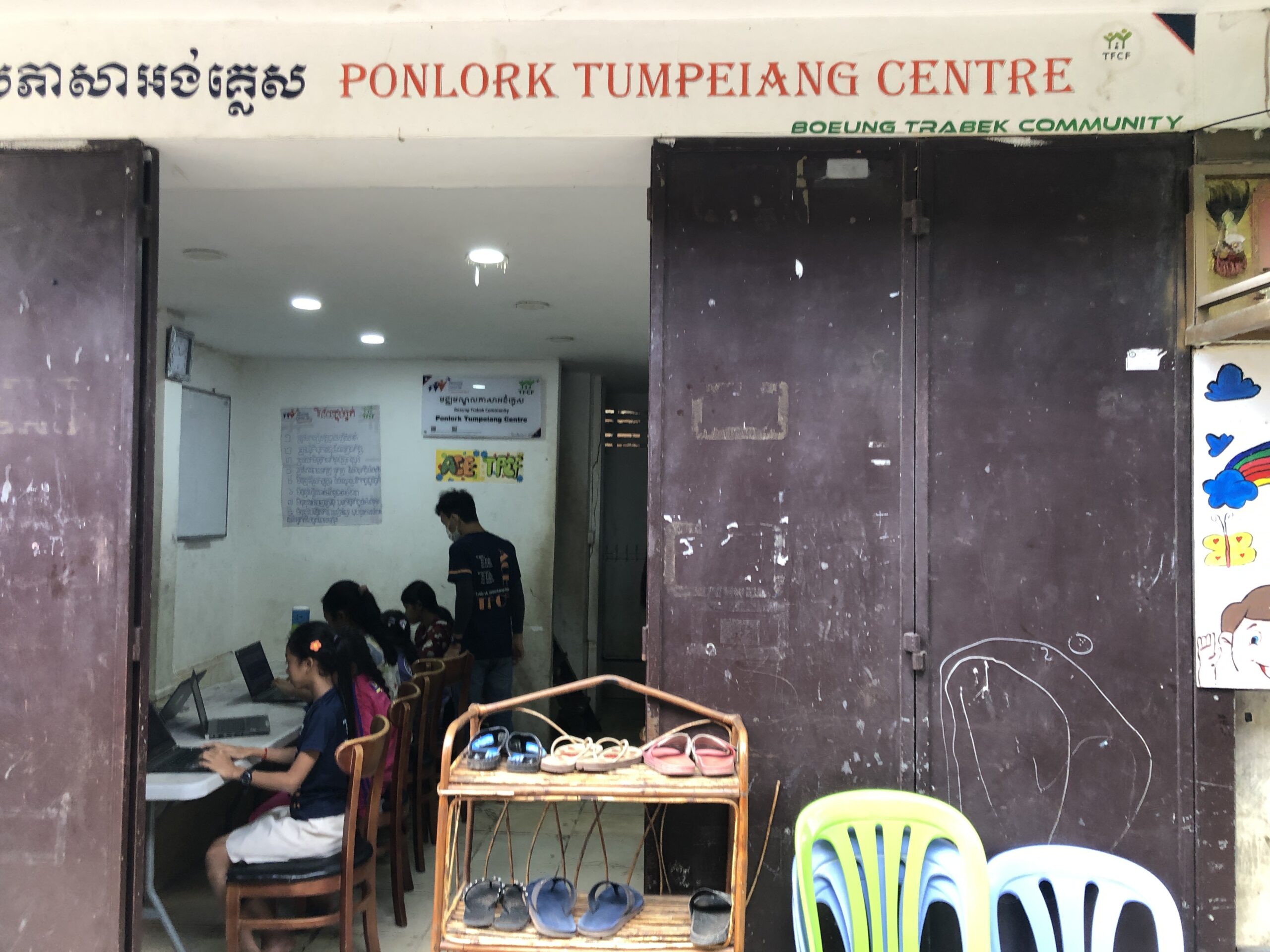 【スラムに咲く花】Advanced Centre for Empowerment (ACE)の指導教室を訪問 | JECSAカンボジア